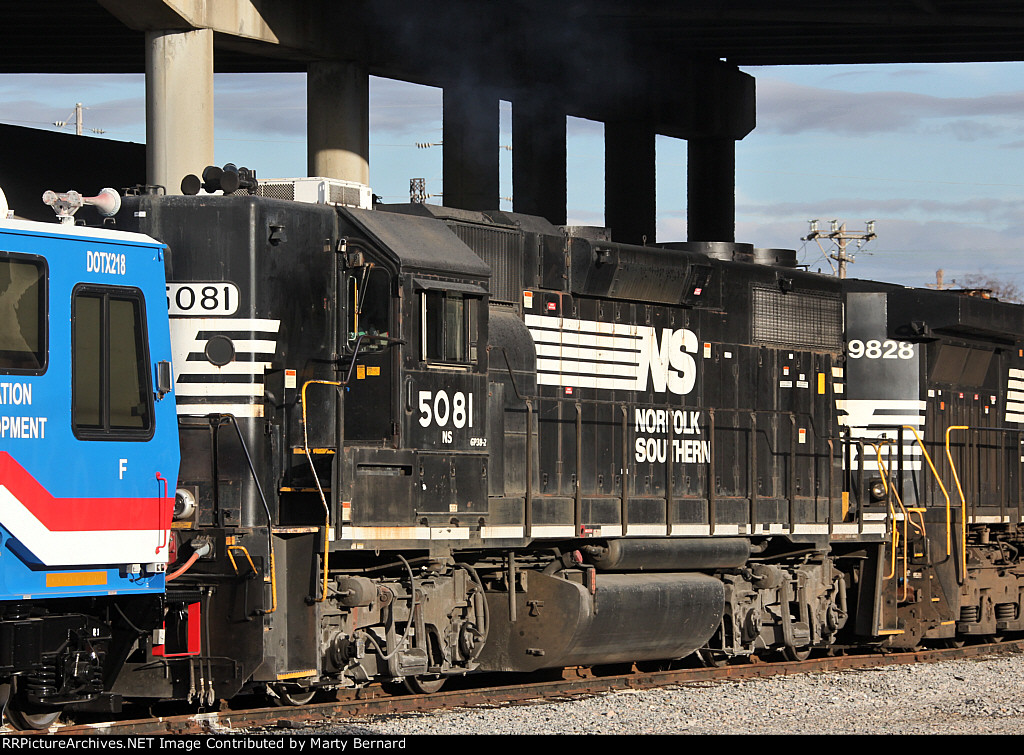 NS 5081 at the Shops